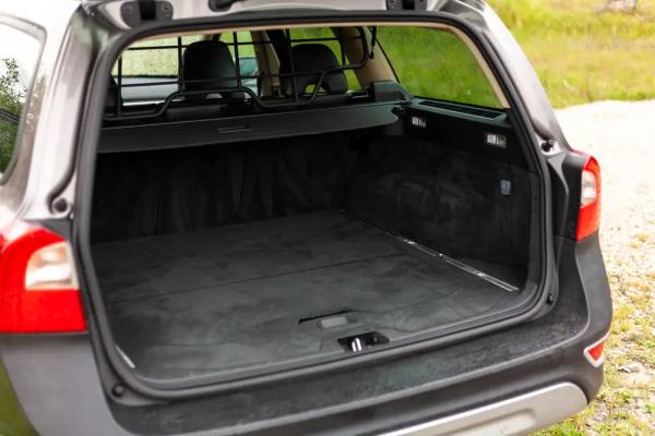 Brūns Volvo XC70 2008 Rīga, ar dzinēja tilpumu 2.40 L un nobraukumu 0 tūkst. km par 6495 €, foto 9 vietnē AUTOMOTO.COM.LV