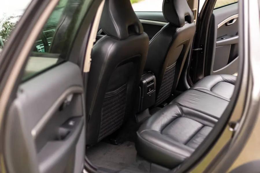 Brūns Volvo XC70 2008 Rīga, ar dzinēja tilpumu 2.40 L un nobraukumu 0 tūkst. km par 6495 €, foto 14 vietnē AUTOMOTO.COM.LV
