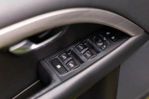 Brūns Volvo XC70 2008 Rīga, ar dzinēja tilpumu 2.40 L un nobraukumu 0 tūkst. km par 6495 €, foto 17 vietnē AUTOMOTO.COM.LV