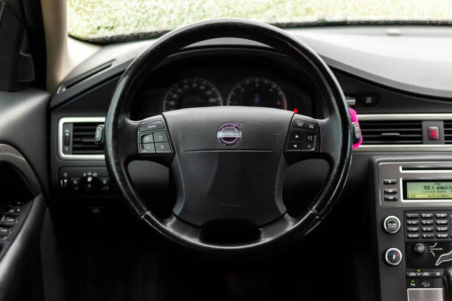 Brūns Volvo XC70 2008 Rīga, ar dzinēja tilpumu 2.40 L un nobraukumu 0 tūkst. km par 6495 €, foto 21 vietnē AUTOMOTO.COM.LV