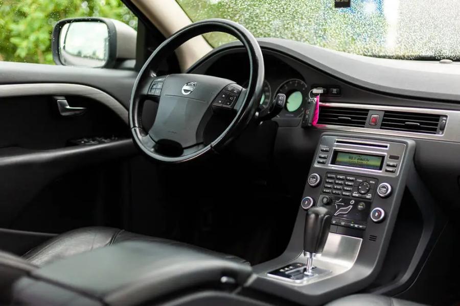 Brūns Volvo XC70 2008 Rīga, ar dzinēja tilpumu 2.40 L un nobraukumu 0 tūkst. km par 6495 €, foto 24 vietnē AUTOMOTO.COM.LV