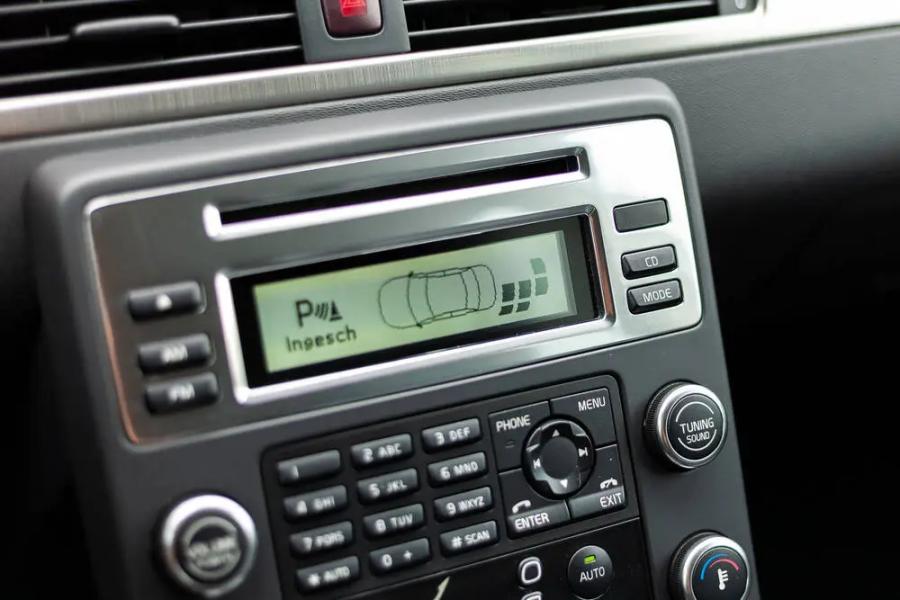 Brūns Volvo XC70 2008 Rīga, ar dzinēja tilpumu 2.40 L un nobraukumu 0 tūkst. km par 6495 €, foto 25 vietnē AUTOMOTO.COM.LV