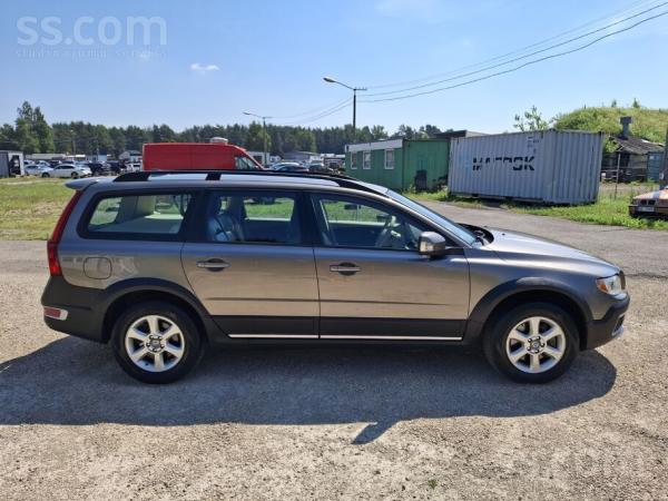 Brown Volvo XC70 2008 in Riga, with an engine capacity of 2.40 L and mileage of 0 thousand km for 6670 €, photo 2 on AUTOMOTO.COM.LV