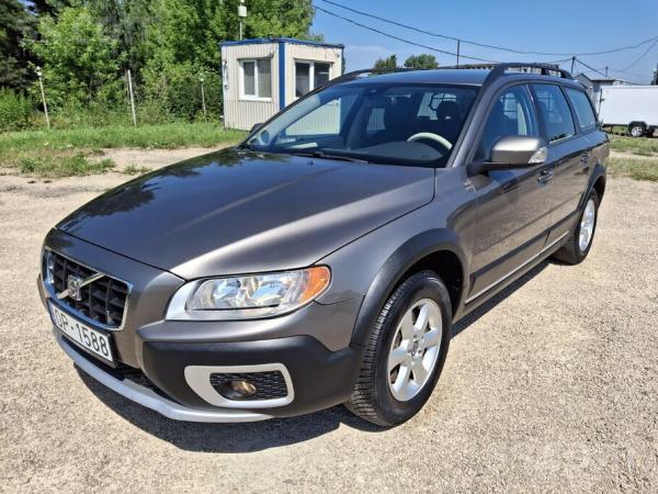 Brown Volvo XC70 2008 in Riga, with an engine capacity of 2.40 L and mileage of 0 thousand km for 6670 €, photo 4 on AUTOMOTO.COM.LV