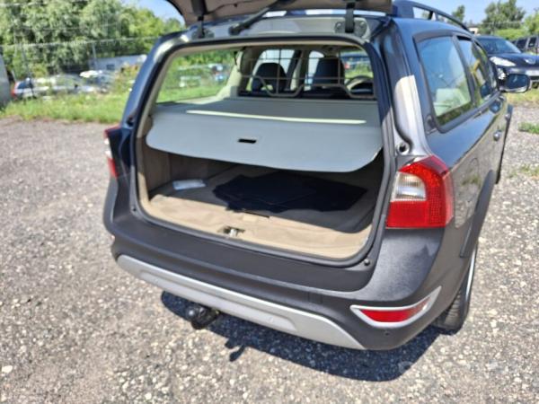 Brown Volvo XC70 2008 in Riga, with an engine capacity of 2.40 L and mileage of 0 thousand km for 6670 €, photo 9 on AUTOMOTO.COM.LV