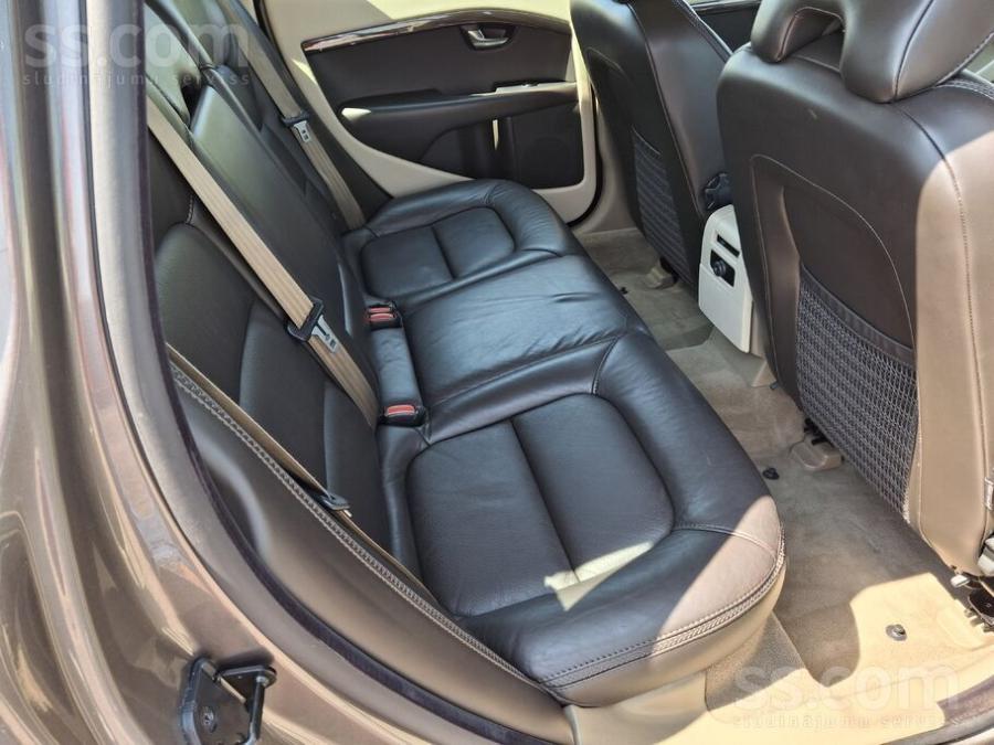 Brūns Volvo XC70 2008 Rīga, ar dzinēja tilpumu 2.40 L un nobraukumu 0 tūkst. km par 6670 €, foto 12 vietnē AUTOMOTO.COM.LV
