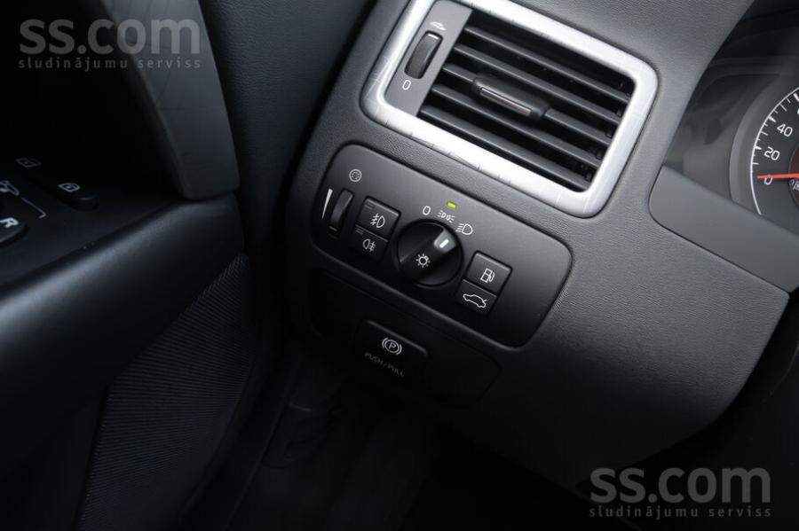 Brūns Volvo XC70 2008 Tukums, ar dzinēja tilpumu 2.40 L un nobraukumu 290 tūkst. km par 6790 €, foto 32 vietnē AUTOMOTO.COM.LV