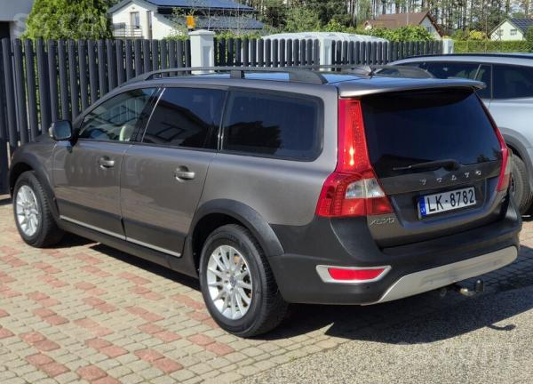 Brown Volvo XC70 2008 in Riga, with an engine capacity of 2.40 L and mileage of 343 thousand km for 4300 €, photo 6 on AUTOMOTO.COM.LV
