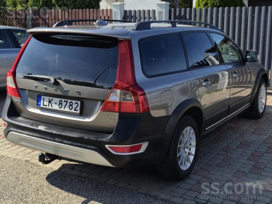 Brūns Volvo XC70 2008 Rīga, ar dzinēja tilpumu 2.40 L un nobraukumu 343 tūkst. km par 4300 €, foto 8 vietnē AUTOMOTO.COM.LV