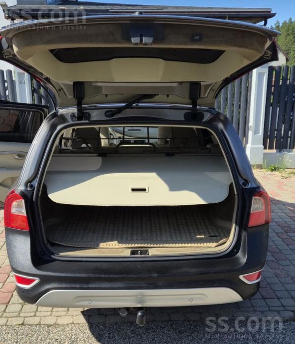 Brown Volvo XC70 2008 in Riga, with an engine capacity of 2.40 L and mileage of 343 thousand km for 4300 €, photo 8 on AUTOMOTO.COM.LV