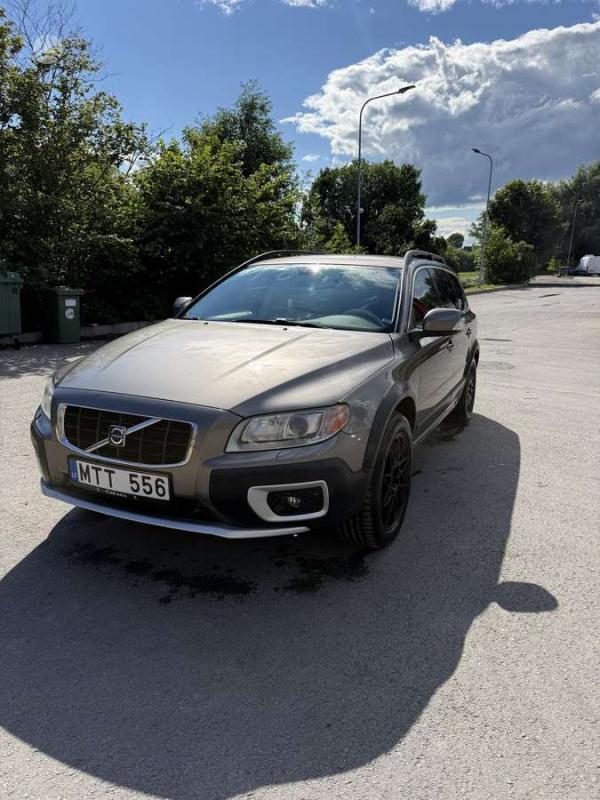 Brown Volvo XC70 2008 in Kaunas, with an engine capacity of 2.40 L and mileage of 335 thousand km for 5600 €, photo 1 on AUTOMOTO.COM.LV