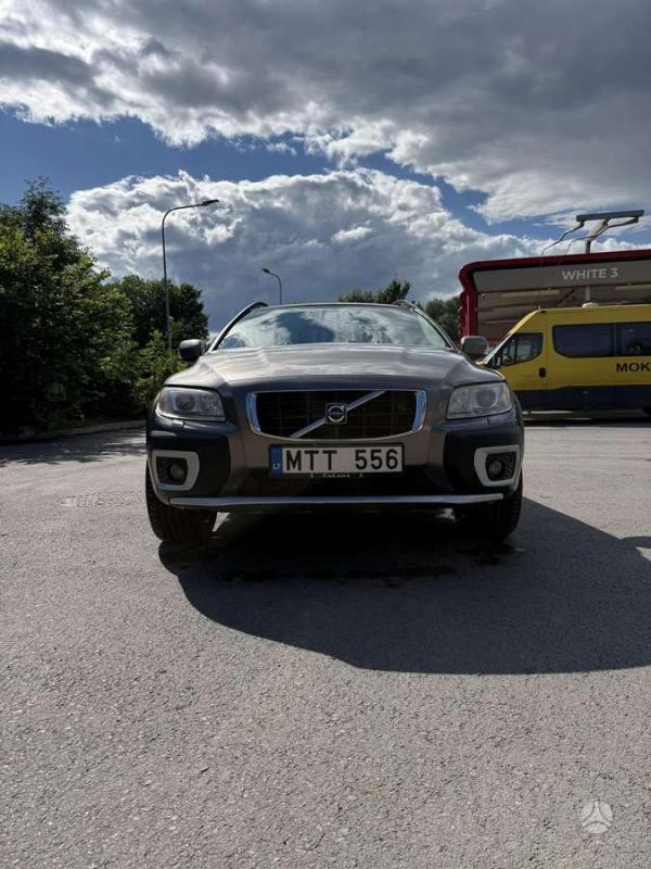 Brown Volvo XC70 2008 in Kaunas, with an engine capacity of 2.40 L and mileage of 335 thousand km for 5600 €, photo 2 on AUTOMOTO.COM.LV