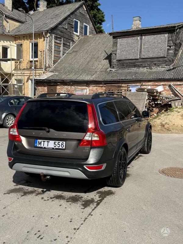 Brown Volvo XC70 2008 in Kaunas, with an engine capacity of 2.40 L and mileage of 335 thousand km for 5600 €, photo 4 on AUTOMOTO.COM.LV