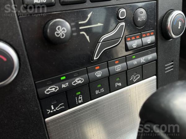 Brūns Volvo XC70 2008 Daugavpils, ar dzinēja tilpumu 2.40 L un nobraukumu 0 tūkst. km par 5490 €, foto 9 vietnē AUTOMOTO.COM.LV