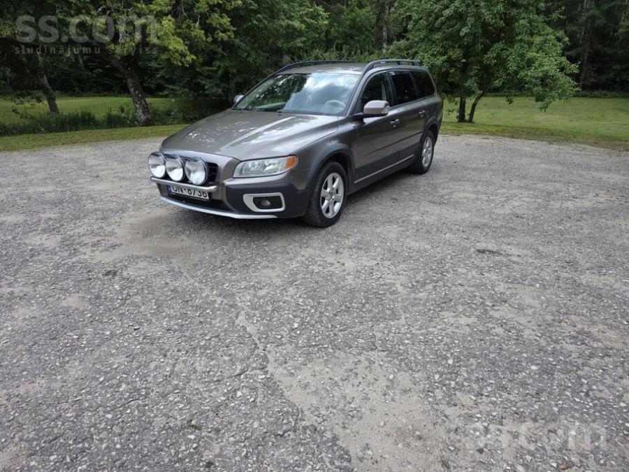 Brūns Volvo XC70 2008 Valka, ar dzinēja tilpumu 2.40 L un nobraukumu 430 tūkst. km par 5000 €, foto 1 vietnē AUTOMOTO.COM.LV
