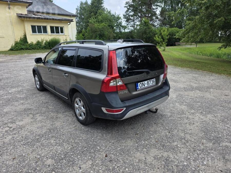 Brūns Volvo XC70 2008 Valka, ar dzinēja tilpumu 2.40 L un nobraukumu 430 tūkst. km par 5000 €, foto 3 vietnē AUTOMOTO.COM.LV