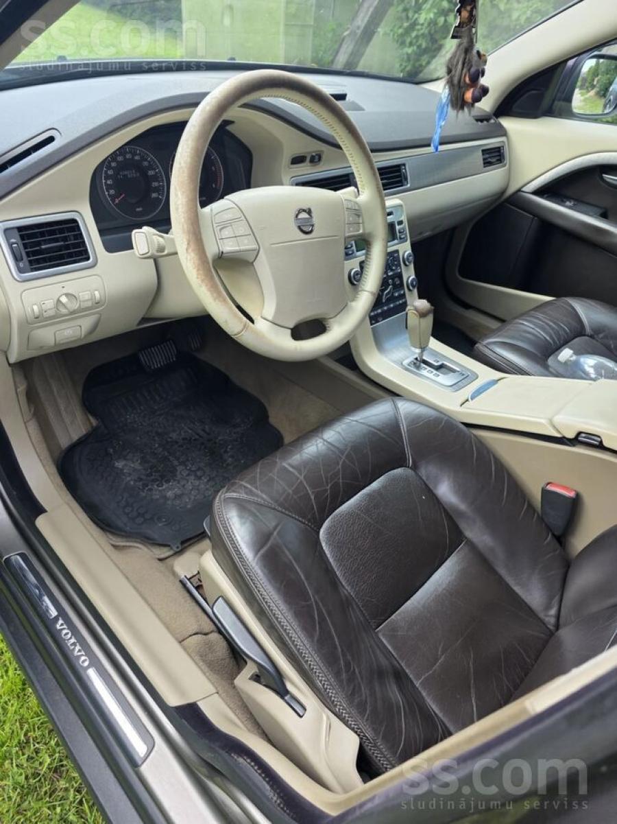 Brūns Volvo XC70 2008 Valka, ar dzinēja tilpumu 2.40 L un nobraukumu 430 tūkst. km par 5000 €, foto 6 vietnē AUTOMOTO.COM.LV