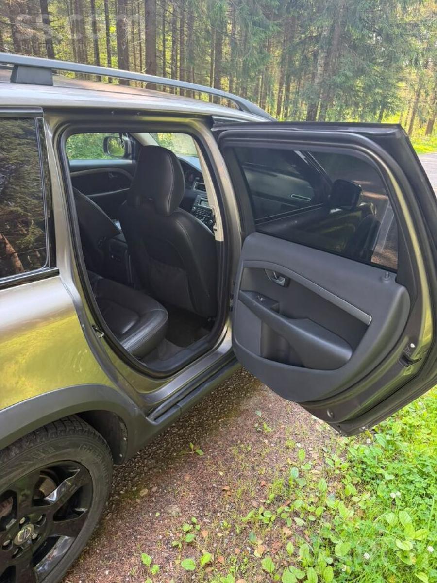 Brūns Volvo XC70 2008 Valmiera, ar dzinēja tilpumu 2.40 L un nobraukumu 342 tūkst. km par 6000 €, foto 15 vietnē AUTOMOTO.COM.LV
