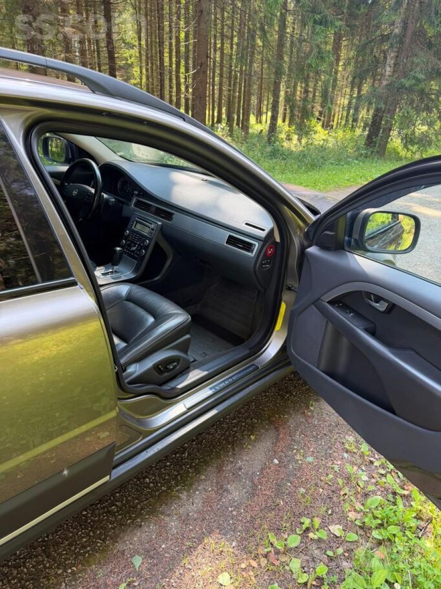 Brūns Volvo XC70 2008 Valmiera, ar dzinēja tilpumu 2.40 L un nobraukumu 342 tūkst. km par 6000 €, foto 16 vietnē AUTOMOTO.COM.LV