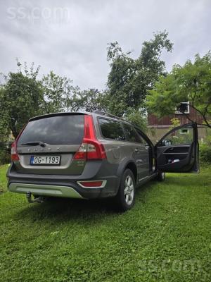 Brown Volvo XC70 2008 in Daugavpils, with an engine capacity of 2.40 L and mileage of 399 thousand km for 7300 €, photo 3 on AUTOMOTO.COM.LV