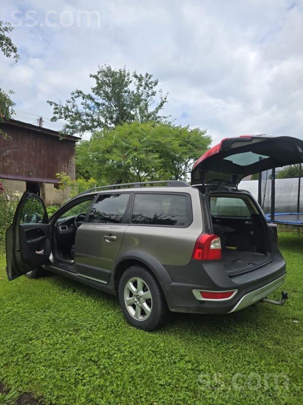 Brown Volvo XC70 2008 in Daugavpils, with an engine capacity of 2.40 L and mileage of 399 thousand km for 7300 €, photo 3 on AUTOMOTO.COM.LV