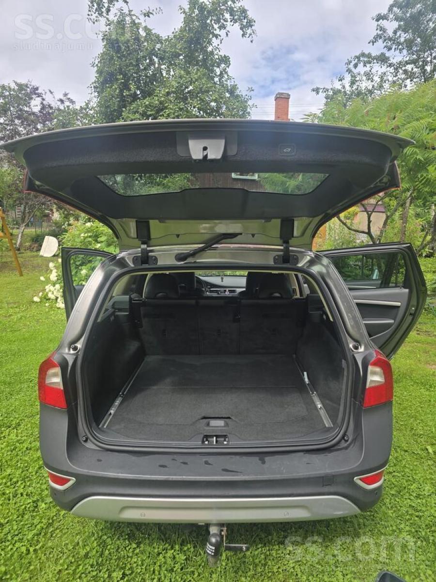 Brown Volvo XC70 2008 in Daugavpils, with an engine capacity of 2.40 L and mileage of 399 thousand km for 7300 €, photo 5 on AUTOMOTO.COM.LV