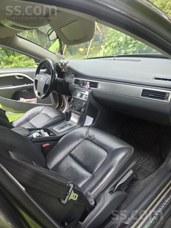 Brown Volvo XC70 2008 in Daugavpils, with an engine capacity of 2.40 L and mileage of 399 thousand km for 7300 €, photo 5 on AUTOMOTO.COM.LV