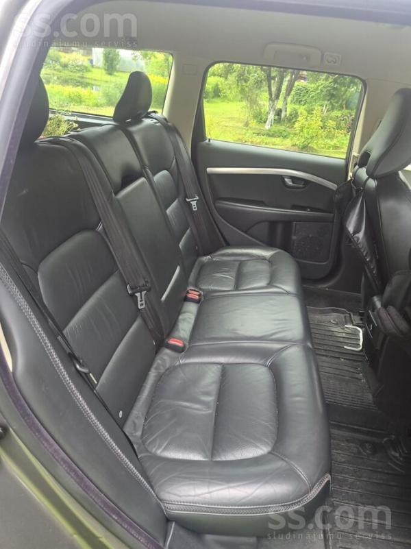 Brown Volvo XC70 2008 in Daugavpils, with an engine capacity of 2.40 L and mileage of 399 thousand km for 7300 €, photo 6 on AUTOMOTO.COM.LV