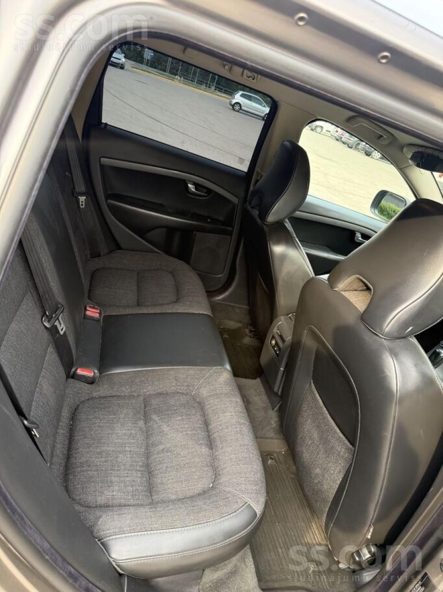 Brūns Volvo XC70 2008 Rīga, ar dzinēja tilpumu 2.40 L un nobraukumu 472 tūkst. km par 5750 €, foto 7 vietnē AUTOMOTO.COM.LV