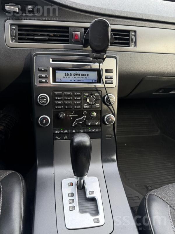 Brūns Volvo XC70 2008 Rīga, ar dzinēja tilpumu 2.40 L un nobraukumu 472 tūkst. km par 5750 €, foto 9 vietnē AUTOMOTO.COM.LV