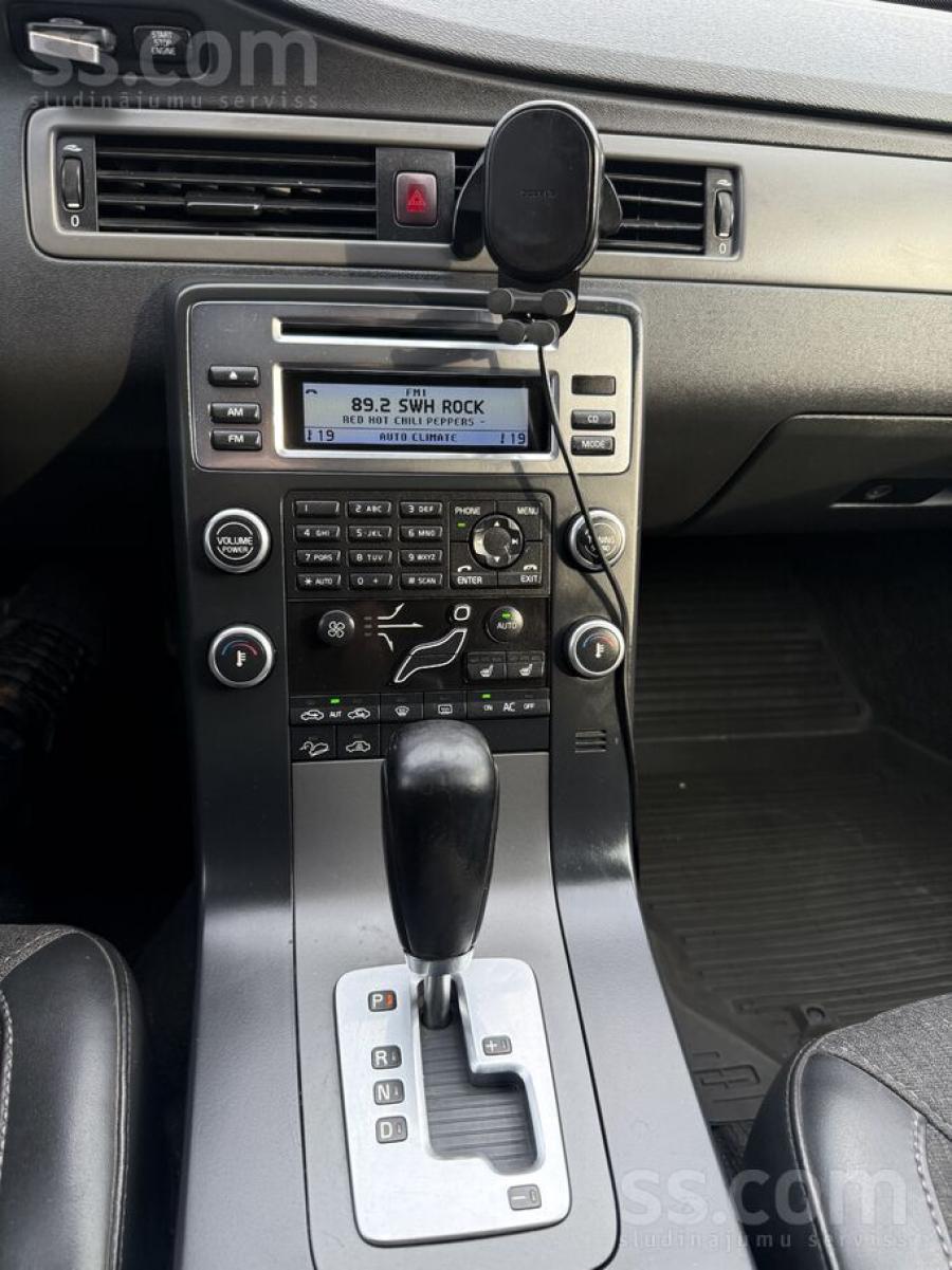 Brūns Volvo XC70 2008 Rīga, ar dzinēja tilpumu 2.40 L un nobraukumu 472 tūkst. km par 5750 €, foto 10 vietnē AUTOMOTO.COM.LV