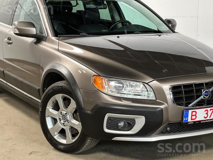 Brown Volvo XC70 2008 in Jurmala, with an engine capacity of 2.40 L and mileage of 305 thousand km for 7650 €, photo 5 on AUTOMOTO.COM.LV