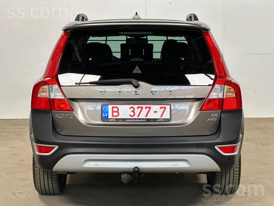 Brown Volvo XC70 2008 in Jurmala, with an engine capacity of 2.40 L and mileage of 305 thousand km for 7650 €, photo 11 on AUTOMOTO.COM.LV