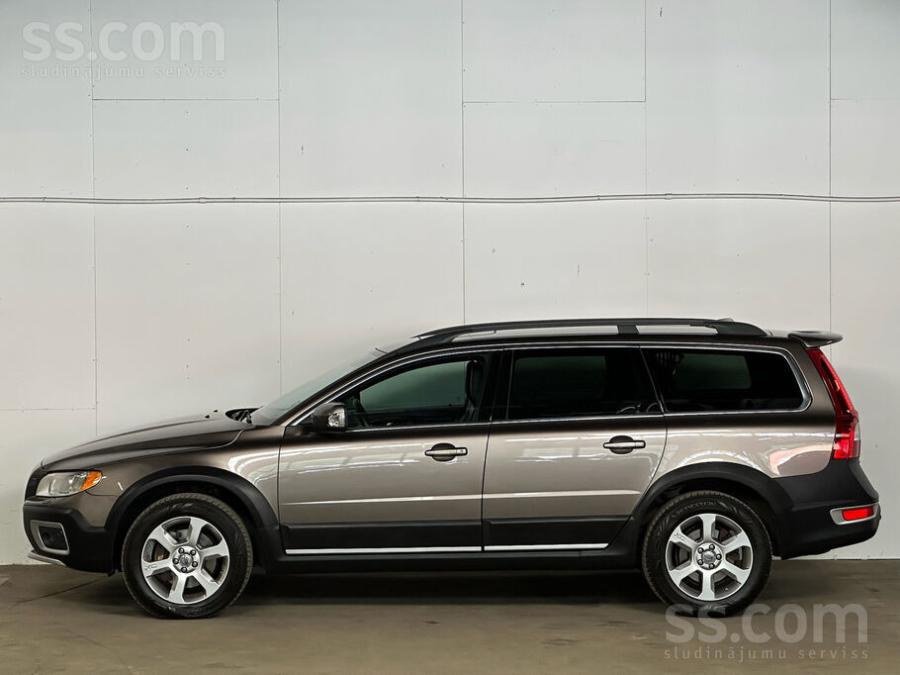 Brown Volvo XC70 2008 in Jurmala, with an engine capacity of 2.40 L and mileage of 305 thousand km for 7650 €, photo 14 on AUTOMOTO.COM.LV