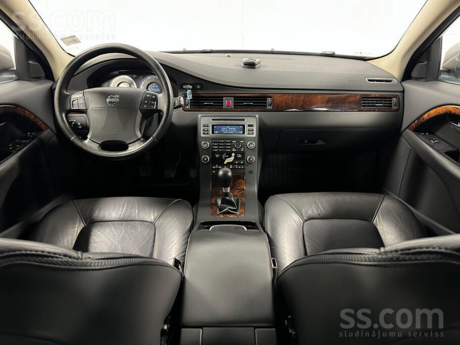Brown Volvo XC70 2008 in Jurmala, with an engine capacity of 2.40 L and mileage of 305 thousand km for 7650 €, photo 18 on AUTOMOTO.COM.LV