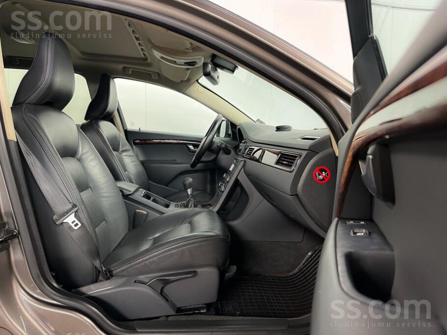 Brown Volvo XC70 2008 in Jurmala, with an engine capacity of 2.40 L and mileage of 305 thousand km for 7650 €, photo 20 on AUTOMOTO.COM.LV