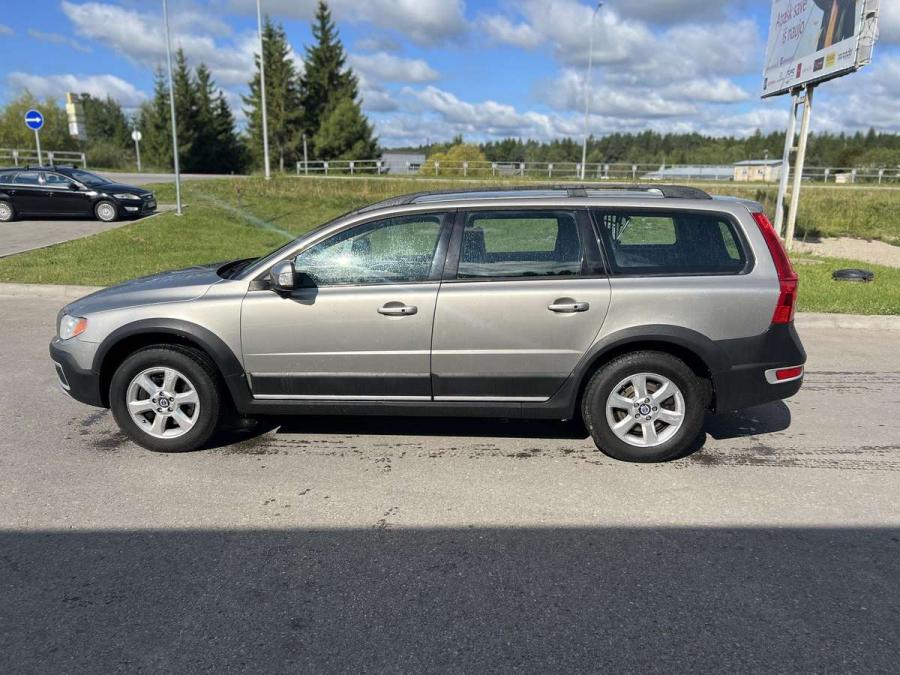 Brown Volvo XC70 2008 in Utena, with an engine capacity of 2.40 L and mileage of 270 thousand km for 5600 €, photo 8 on AUTOMOTO.COM.LV