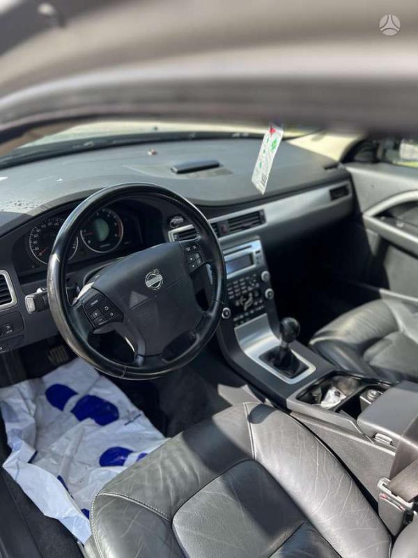 Brūns Volvo XC70 2008 Utena, ar dzinēja tilpumu 2.40 L un nobraukumu 270 tūkst. km par 5600 €, foto 9 vietnē AUTOMOTO.COM.LV