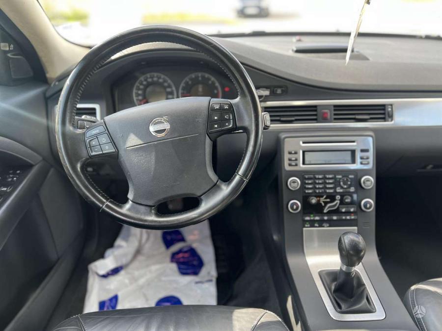 Brown Volvo XC70 2008 in Utena, with an engine capacity of 2.40 L and mileage of 270 thousand km for 5600 €, photo 11 on AUTOMOTO.COM.LV