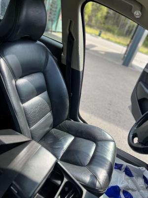 Brown Volvo XC70 2008 in Utena, with an engine capacity of 2.40 L and mileage of 270 thousand km for 5600 €, photo 16 on AUTOMOTO.COM.LV