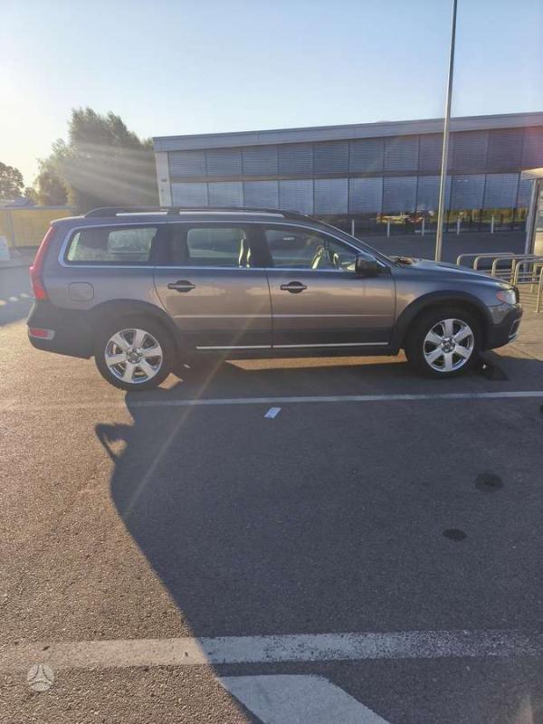 Brown Volvo XC70 2008 in Vilnius, with an engine capacity of 2.40 L and mileage of 257 thousand km for 6150 €, photo 4 on AUTOMOTO.COM.LV
