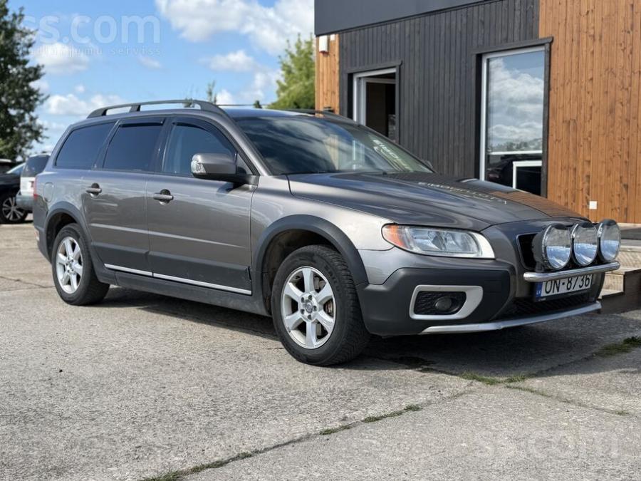 Brown Volvo XC70 2008 in Riga, with an engine capacity of 2.40 L and mileage of 440 thousand km for 3500 €, photo 1 on AUTOMOTO.COM.LV