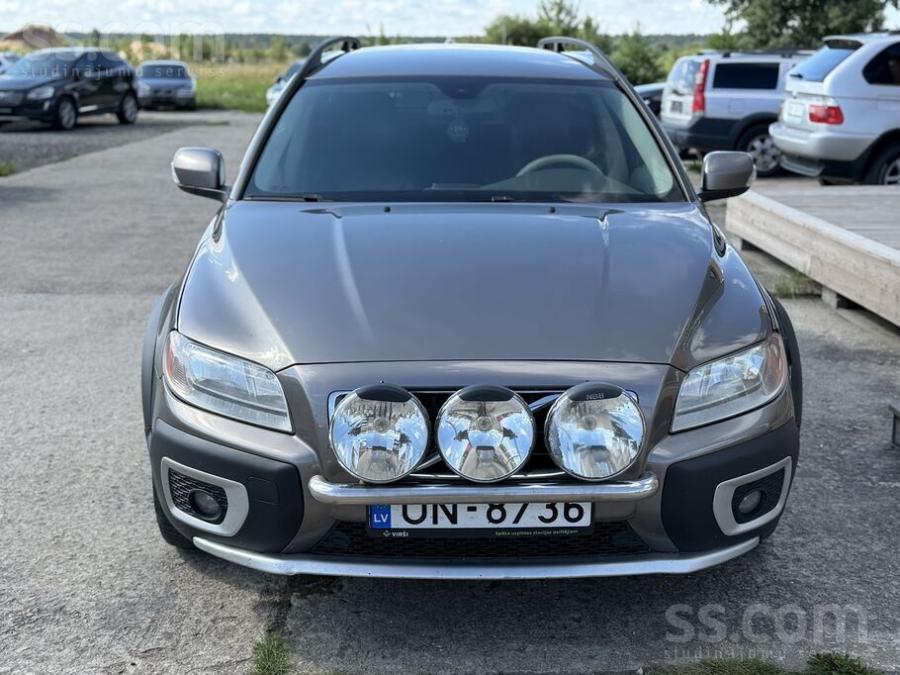 Brown Volvo XC70 2008 in Riga, with an engine capacity of 2.40 L and mileage of 440 thousand km for 3500 €, photo 3 on AUTOMOTO.COM.LV