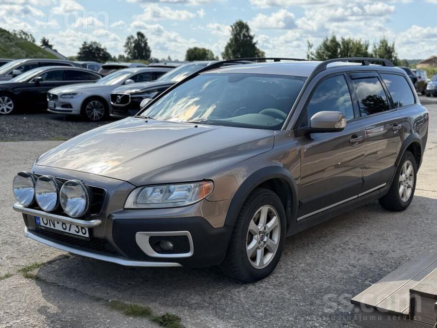 Brown Volvo XC70 2008 in Riga, with an engine capacity of 2.40 L and mileage of 440 thousand km for 3500 €, photo 4 on AUTOMOTO.COM.LV