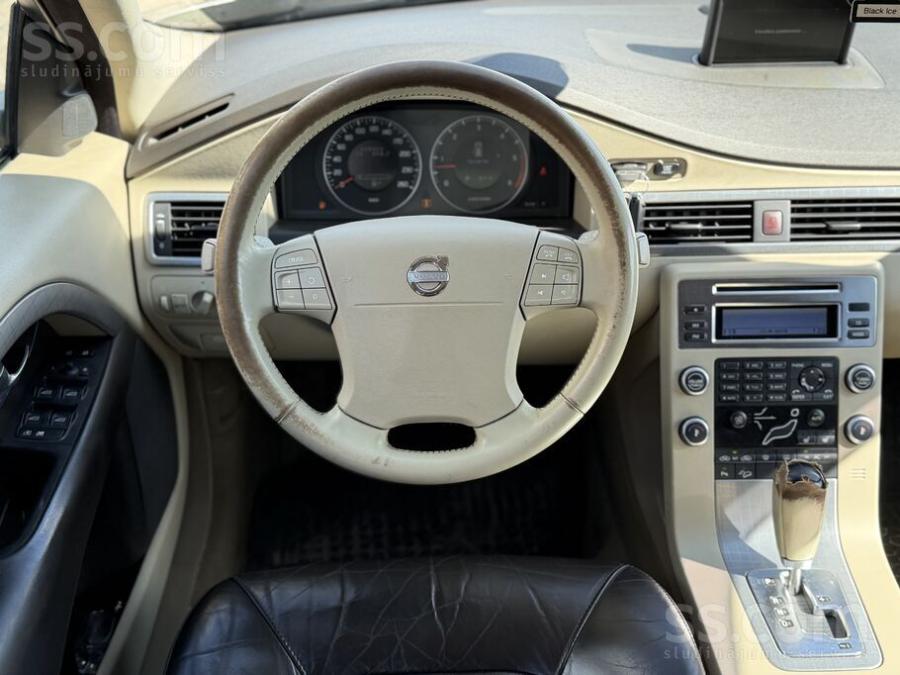 Brown Volvo XC70 2008 in Riga, with an engine capacity of 2.40 L and mileage of 440 thousand km for 3500 €, photo 5 on AUTOMOTO.COM.LV