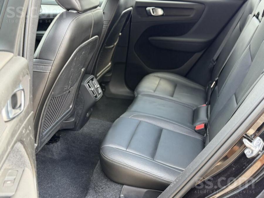 Brown Volvo XC70 2008 in Riga, with an engine capacity of 2.40 L and mileage of 440 thousand km for 3500 €, photo 6 on AUTOMOTO.COM.LV