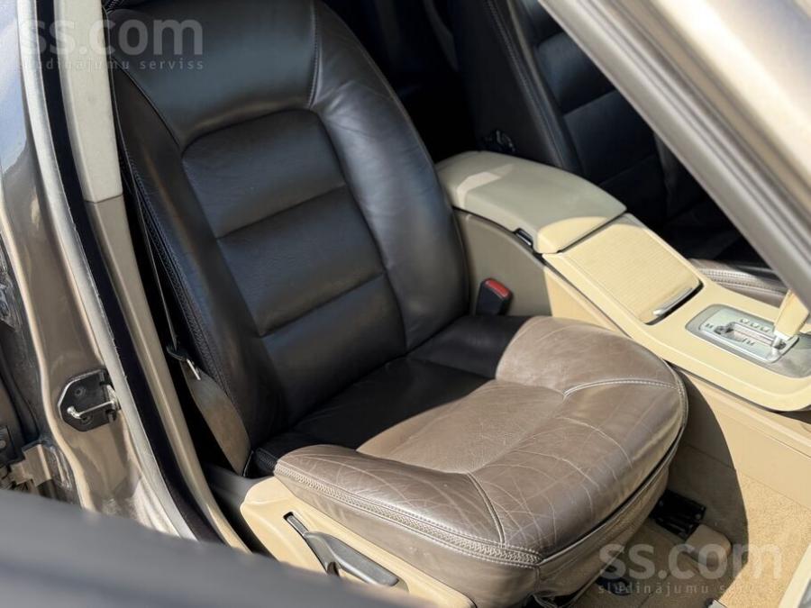 Brown Volvo XC70 2008 in Riga, with an engine capacity of 2.40 L and mileage of 440 thousand km for 3500 €, photo 8 on AUTOMOTO.COM.LV