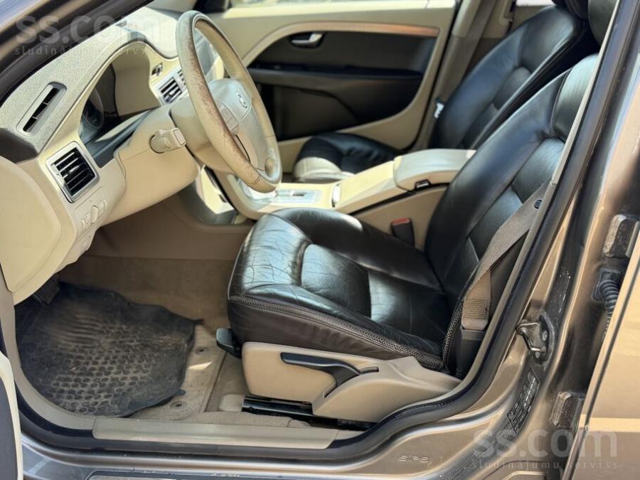 Brown Volvo XC70 2008 in Riga, with an engine capacity of 2.40 L and mileage of 440 thousand km for 3500 €, photo 11 on AUTOMOTO.COM.LV