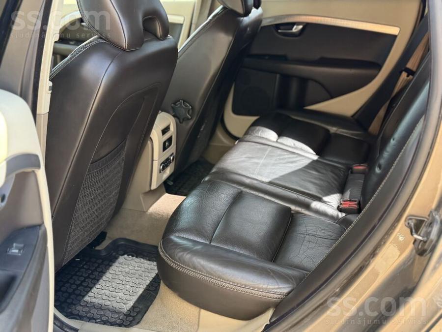Brown Volvo XC70 2008 in Riga, with an engine capacity of 2.40 L and mileage of 440 thousand km for 3500 €, photo 12 on AUTOMOTO.COM.LV