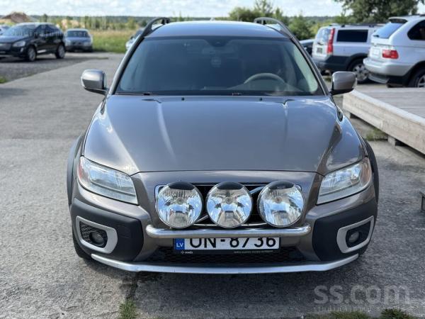Brown Volvo XC70 2008 in Riga, with an engine capacity of 2.40 L and mileage of 440 thousand km for 3500 €, photo 3 on AUTOMOTO.COM.LV